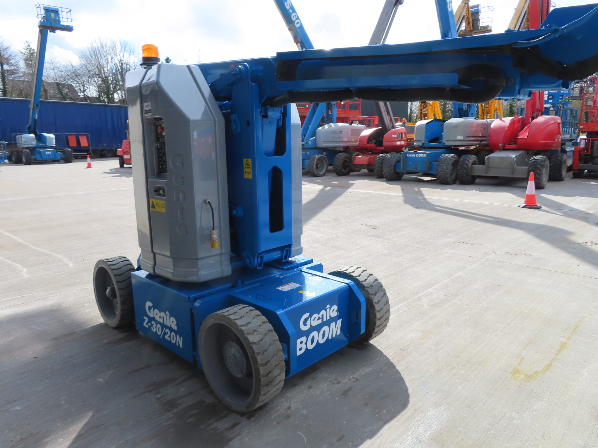 Genie Z30/20NRJ Scissor Lift Cherry Picker - SN 2032 | SHS Merchants ...