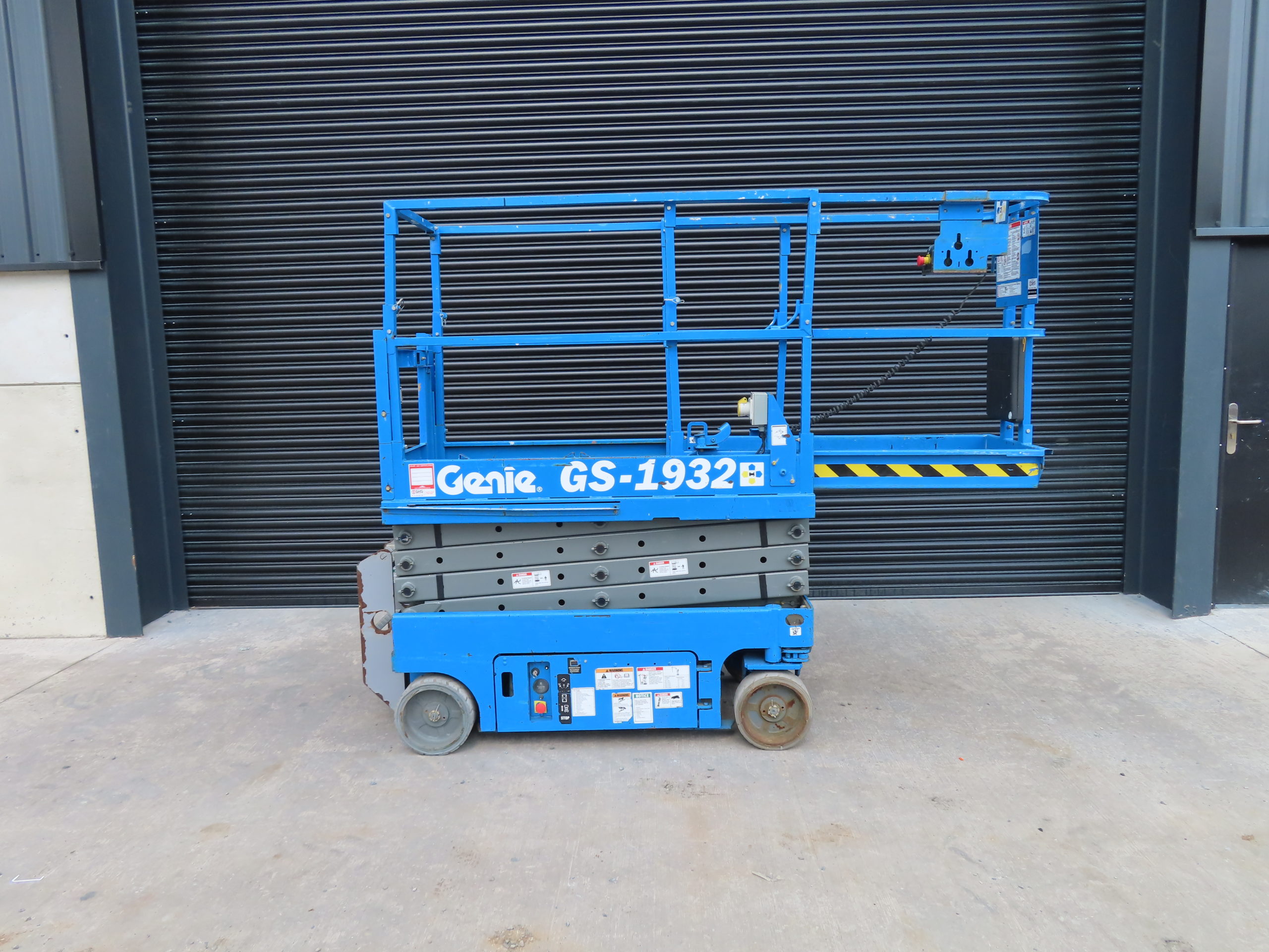 Genie 1932 Scissor Lift Access Platform Work Platform- SN 2542 | SHS ...