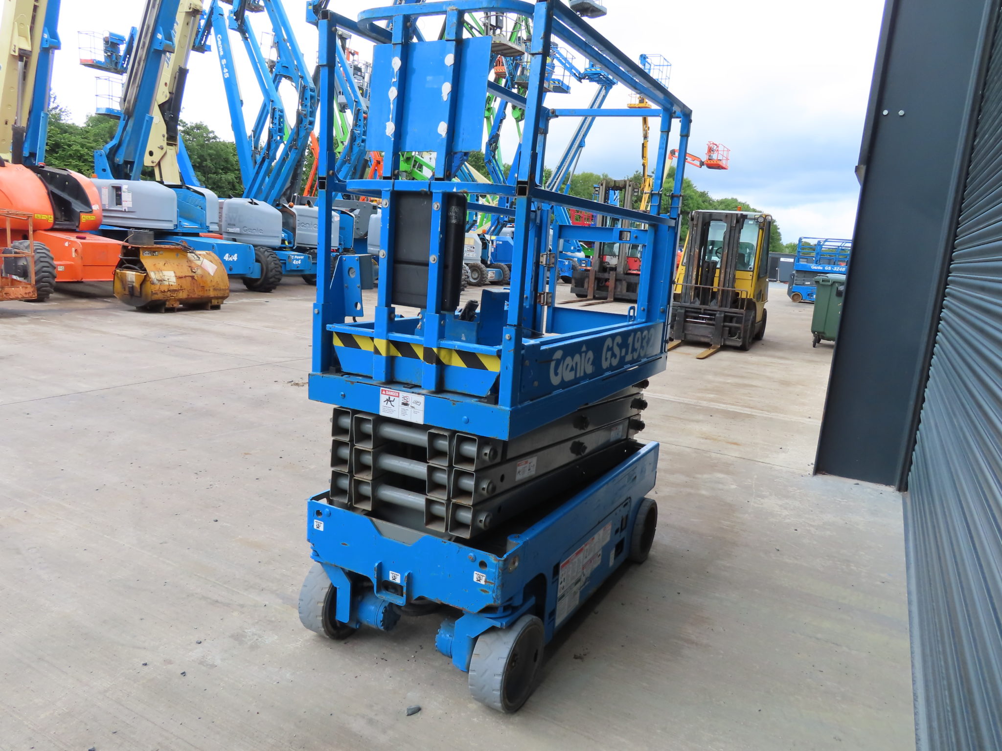 Genie 1932 Scissor Lift Access Platform Work Platform- SN 2585 | SHS ...