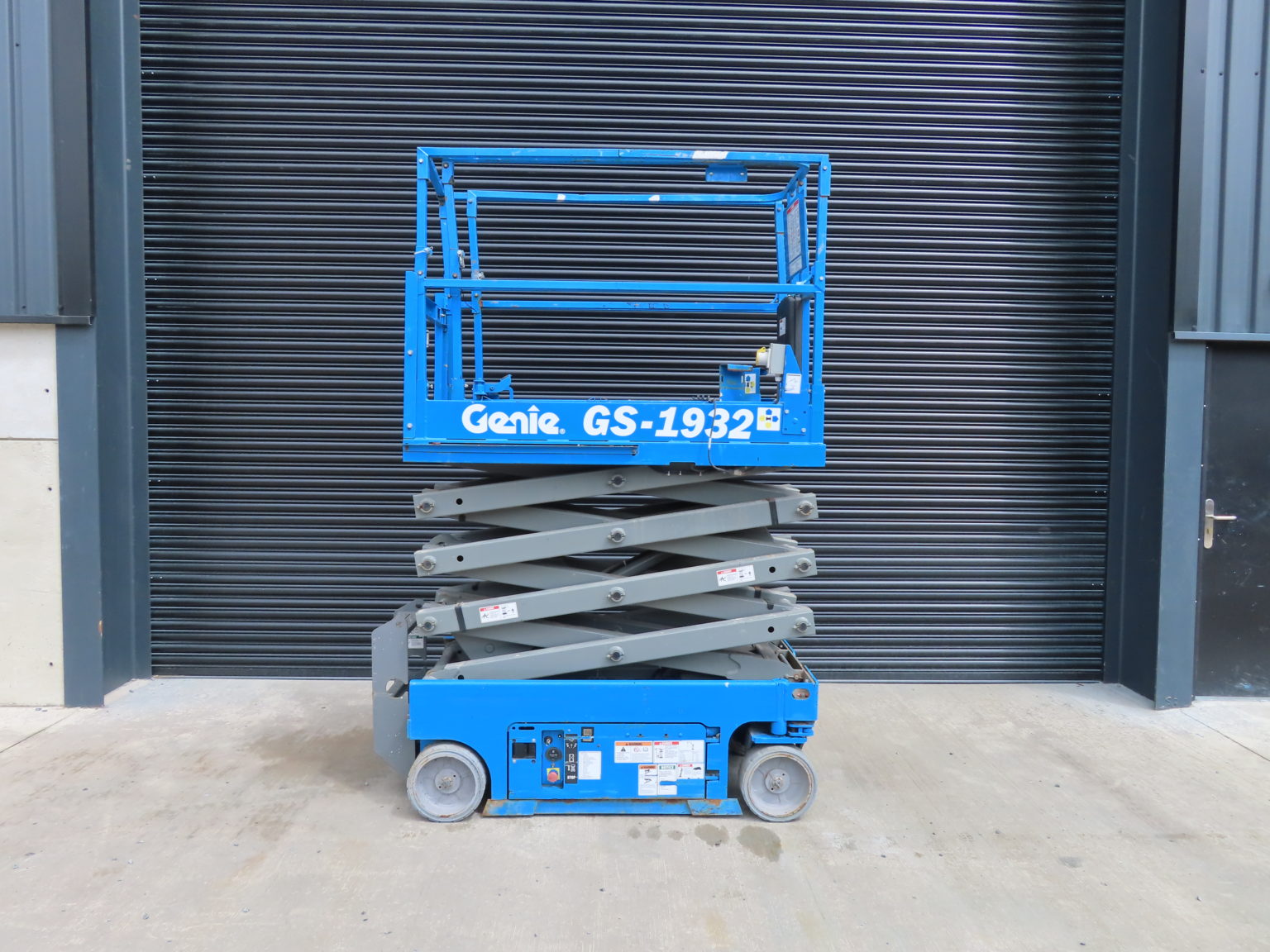 Genie 1932 Scissor Lift Access Platform Work Platform- SN 2585 | SHS ...