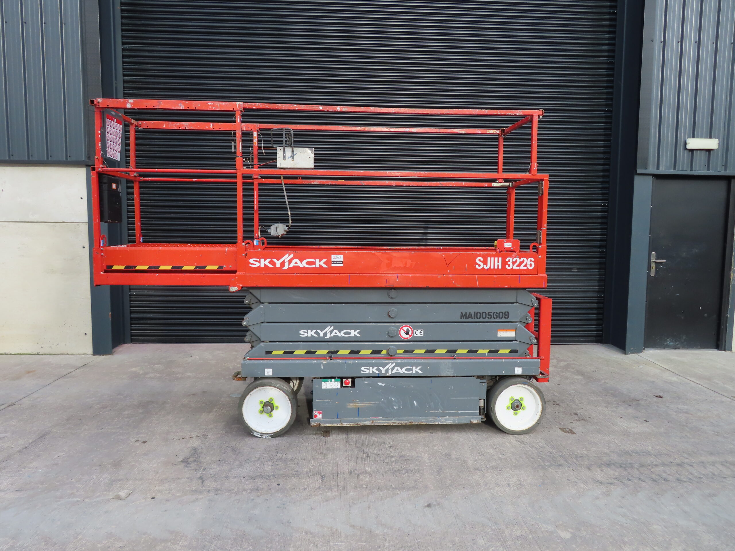 Skyjack SJIII 3226 Scissor Lift Access Platform Work Platform SN2695 ...