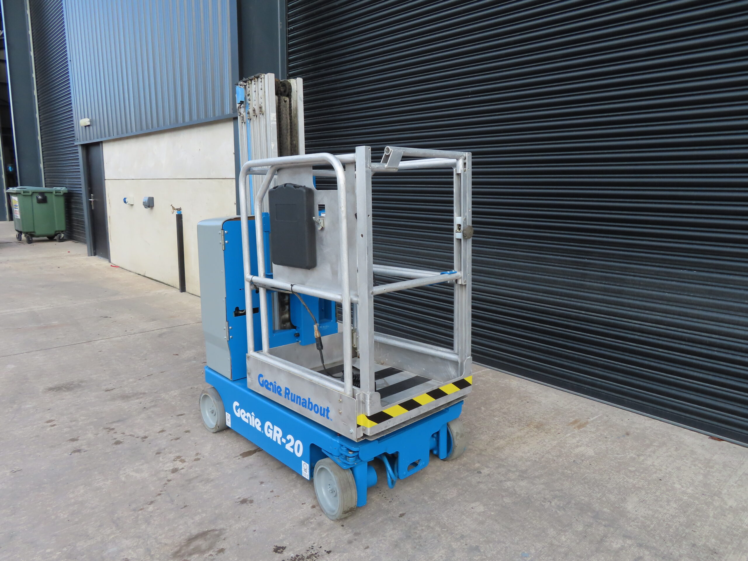 Genie GR20 Vertical Mast Lift Scissor Lift Access Platform - SN 2667 ...