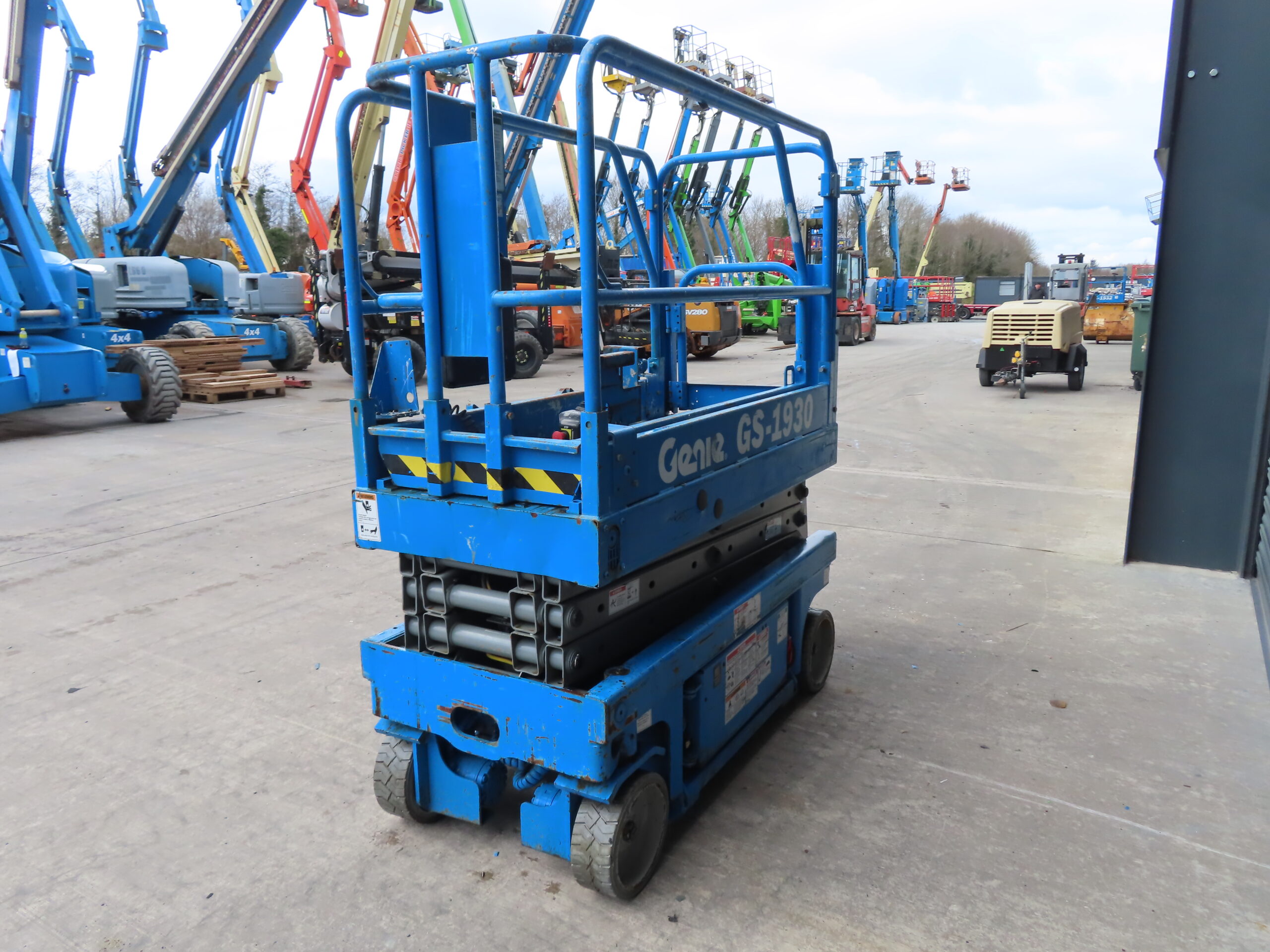 Genie 1930 Scissor Lift Access Platform Work Platform- SN 2710 | SHS ...