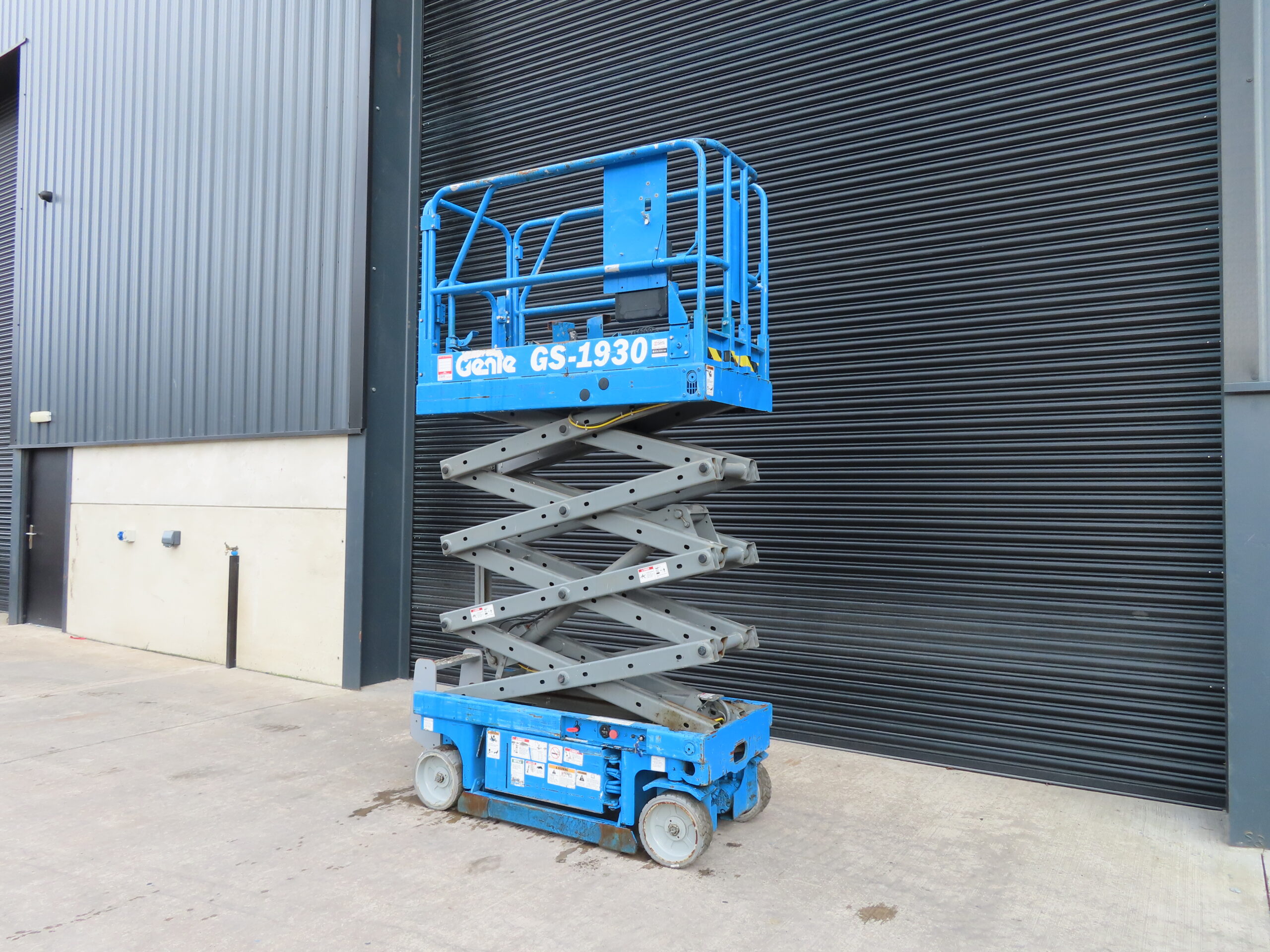 Genie 1930 Scissor Lift Access Platform Work Platform- SN 2710 | SHS ...