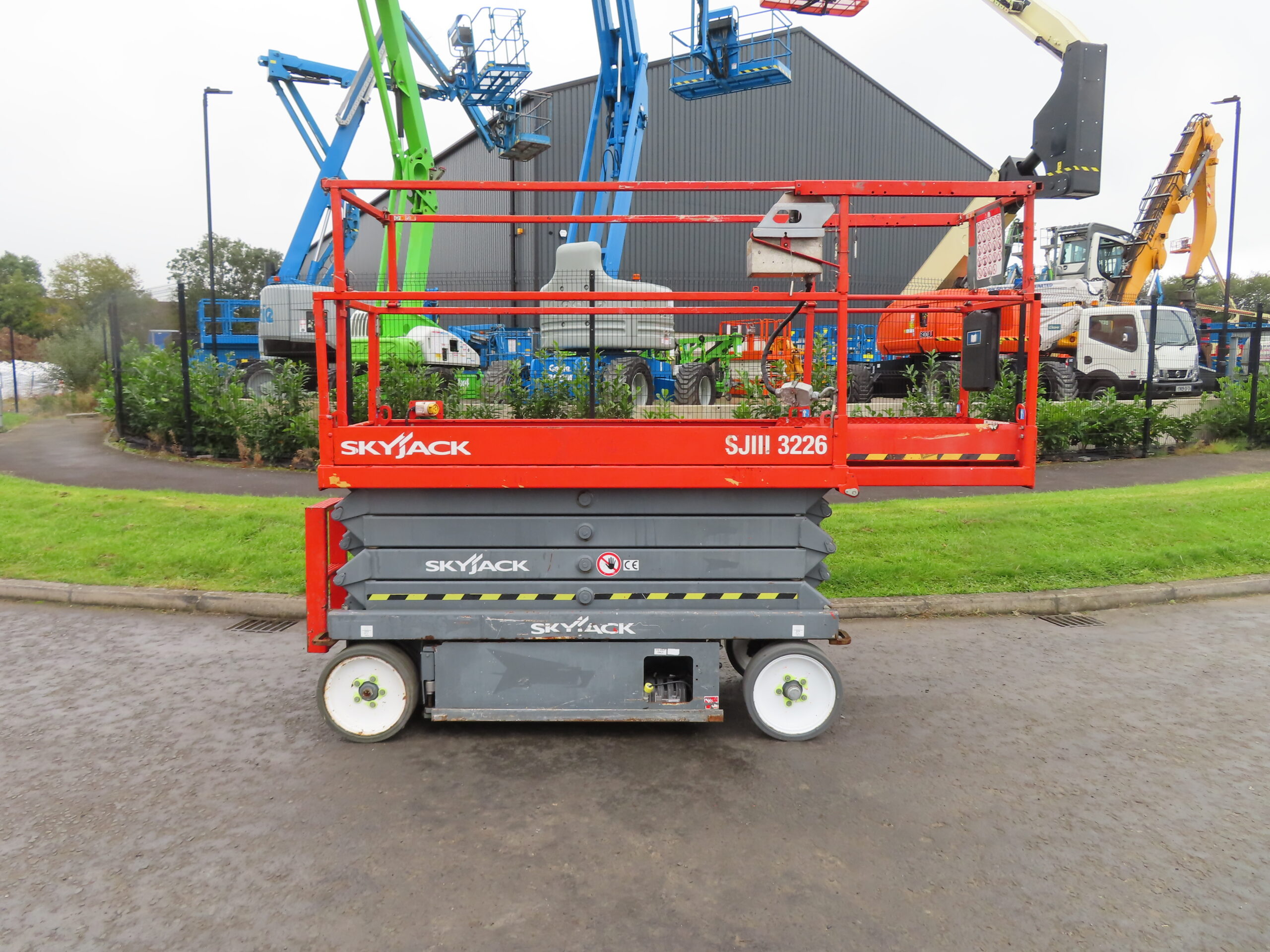 Skyjack SJIII 3226 Scissor Lift Access Platform Work Platform SN2880 ...