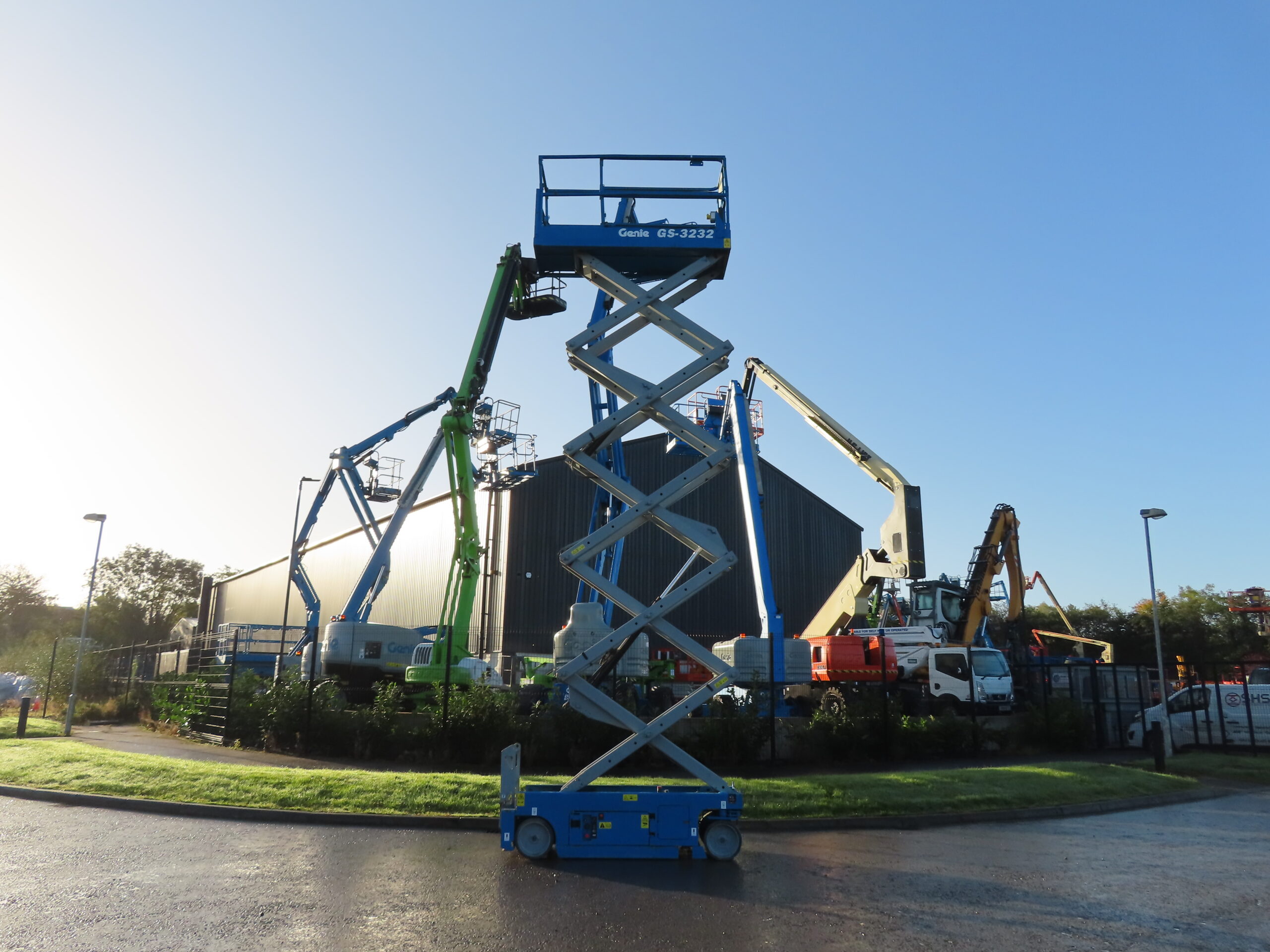 Genie 3232 Scissor Lift Access Platform SN2882 | SHS Merchants Ltd ...