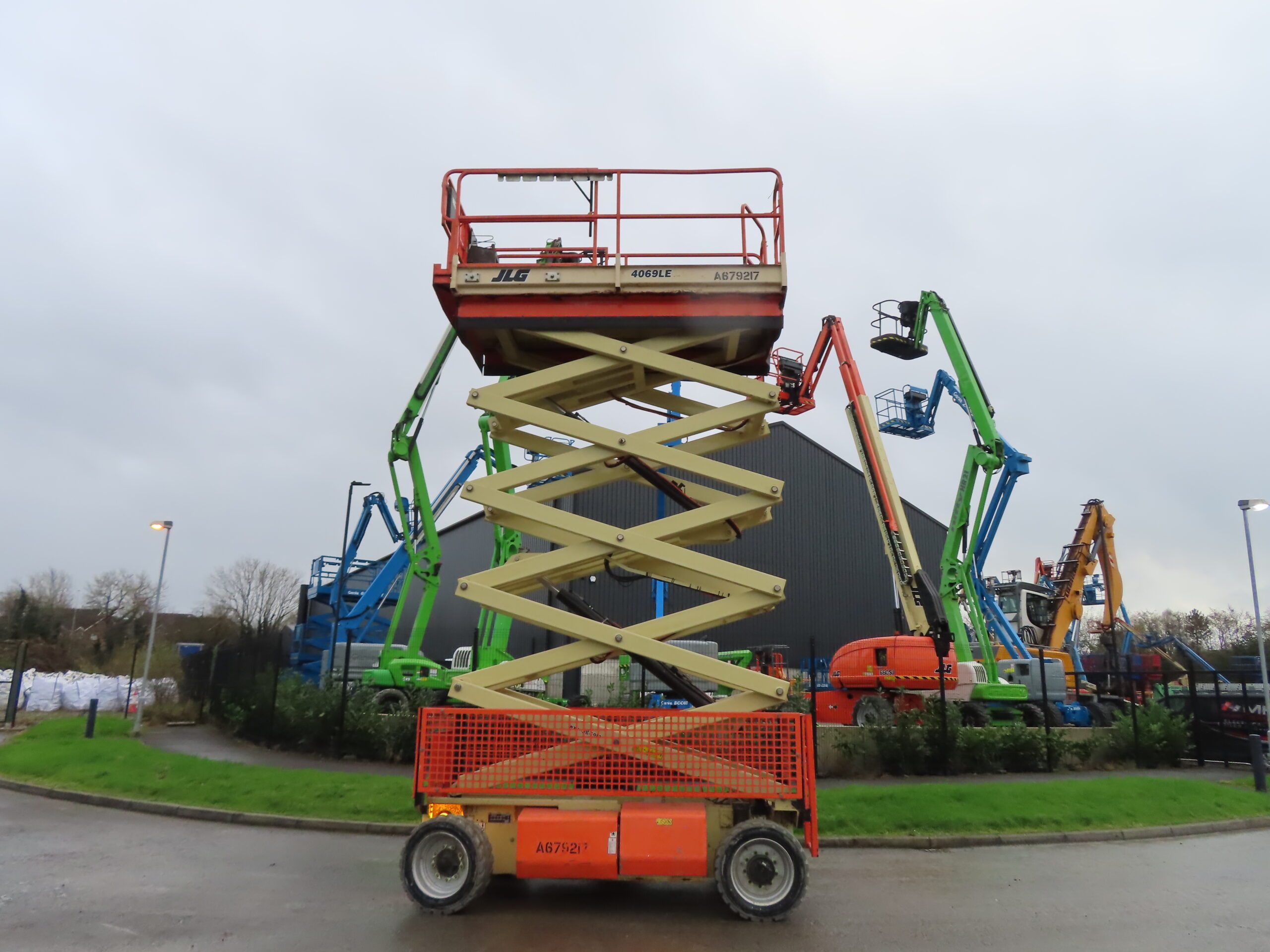JLG 4069LE Scissor Lift Access Platform Work Platform SN 2933 | SHS ...